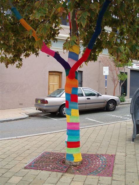 20 Cool Ideas To Decorate A Tree In The Garden