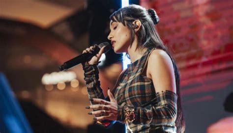 María Becerra Presentó Corazón Vacío” En Un Show Acústico Y Gratuito