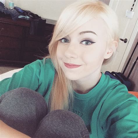 Selingkuh Dengan Teman Lama Seorang Istri Muda Pengusaha Kaya Abg