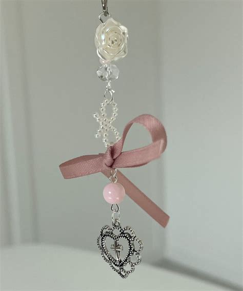 퀸카스튜디오 빈티지 하트 십자가 리본 로즈 키링