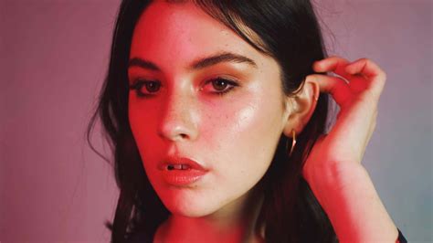 100 Gracie Abrams Wallpapers