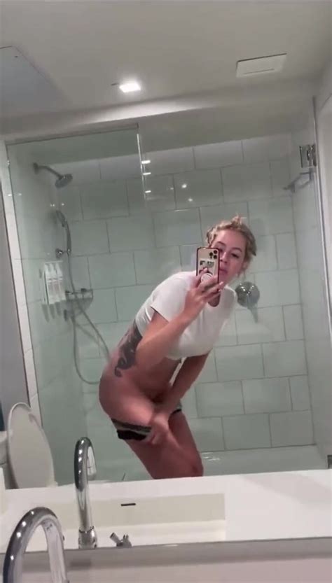 Naked Blonde MILF Fart ThisVid 中文
