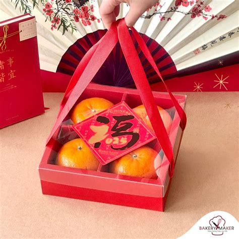 กล่องแดงหูหิ้ว 4 ช่อง พร้อมสติกเกอร์ 1 ใบ Bakerymakershop