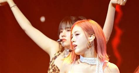 사진 스테이씨 재이 레드빛 유혹