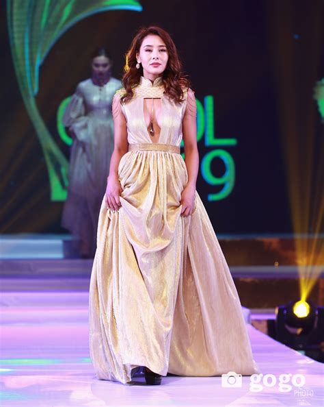 ФОТО Гоёл 2019 үдшийн гоёлын даашинзнууд