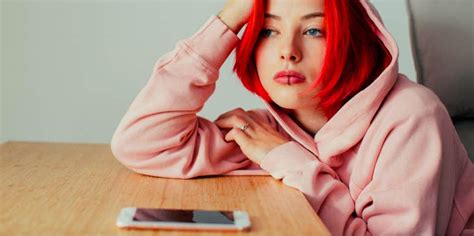 Should I Stop Texting Him When And How To Stop Yourself Yourtango