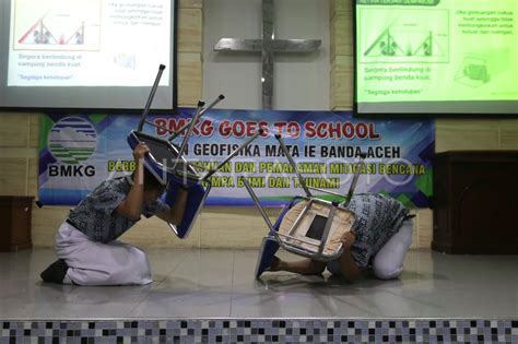 Earthquake Disaster Mitigation And Tsunami Antara Foto