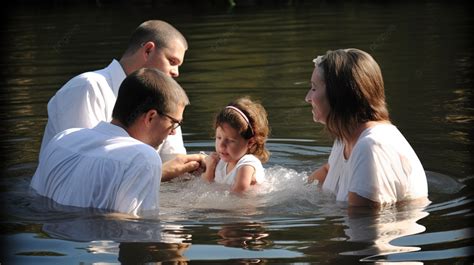 소녀와 함께 물에서 가족 침례 세례 사진 배경 일러스트 및 사진 무료 다운로드 Pngtree