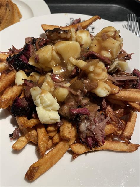 Poutine Galvaude Extra Sauce Hotchicken Avec Vrai Fromage En Crottes Du