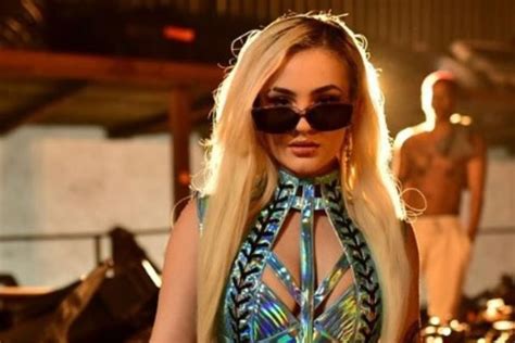 Cantora brasileira Bibi Babydoll emplaca música mais ouvida na Ucrânia