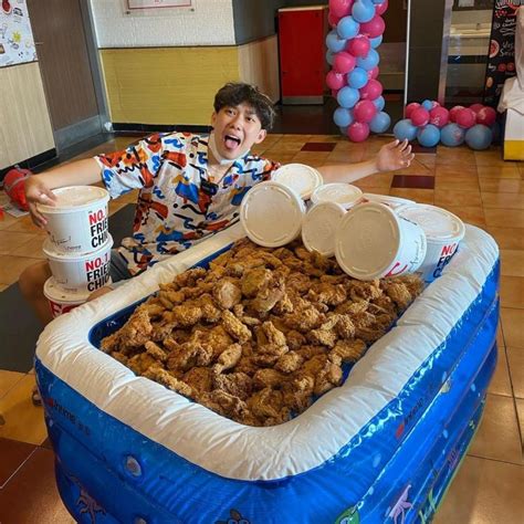 Profil Dan Biodata Willie Salim Tiktok Yang Disebut Jadi Manajer Bonge Citayam