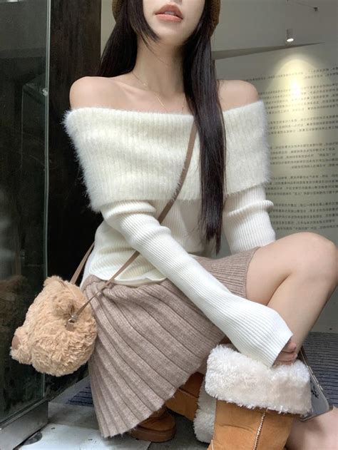 폴시띠아 color 오프숄더 슬림 스판 옆트임 골지 니트스웨터 러블리 섹시 청순 여친룩 데이트룩 학생룩 캠퍼스룩 연말룩 크리스마스룩 MZ Y K 복고 힙한스트릿 일상룩