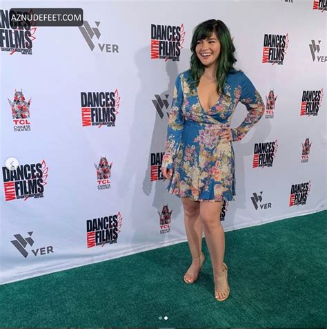 Phoebe Ryan Feet Aznudefeet