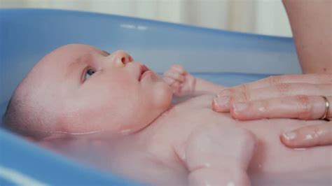 531 Nakna Flickor Stock Videos Footage And 4k Video Clips Getty Images