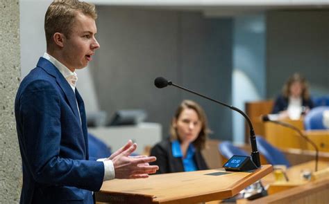 Docenten Stuurden De Altijd Strijdbare Julian De Klas Uit Nu Voert Hij