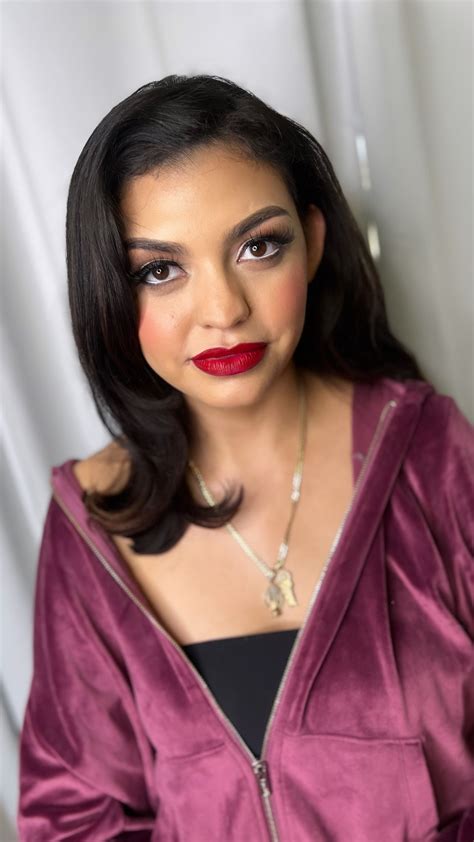 مكياج رقيق من إيفا