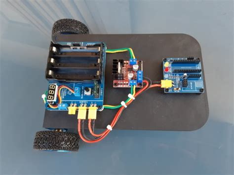Voiture Télécommandée Arduino à 3 roues radiocommandée