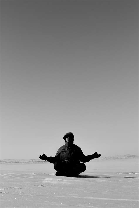 감기 건강 겨울 겨울 옷 겨울 운동 고독 고요한 고요한 환경 고요함 균형 그레이스케일 내면의 평화 내성