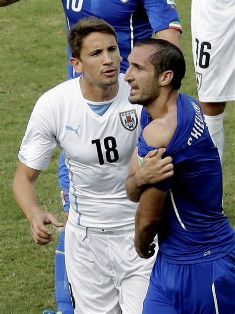 Luis Suarez Bite Chiellini