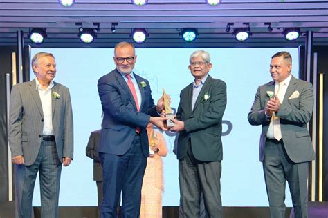 Sk Bashir Uddin Receives The Best Business Person Of The Year Award At The 22nd Dhl The Daily