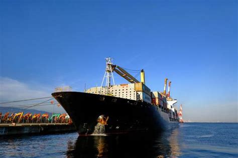 コンテナ船の在来船の違いについて