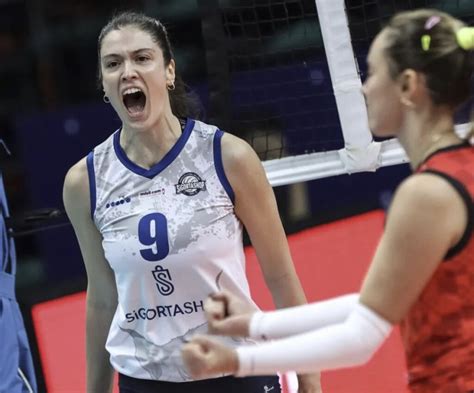 Ezgi Akyaldız Yeniden Kuzeyboruda Voleybolunsesi