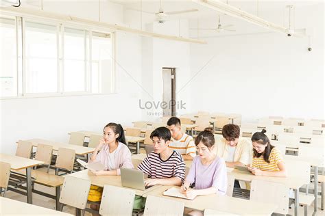 College Students Attend Classes In The Classroom Picture And Hd Photos