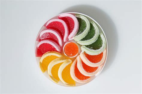흰색 배경에 과일 조각의 모양에 맛있는 달콤한 마멀레이드 과일에 대한 스톡 사진 및 기타 이미지 과일 노랑 녹색 Istock