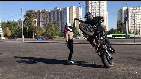 На мотоцикле уронил женился Как правильно катать девушку Youtube