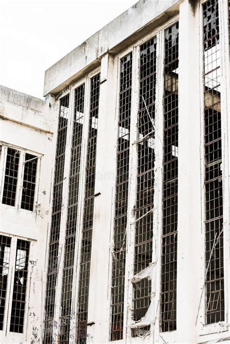Fachada Industrial Destruída Abandonada Filtrada Da Ruína Imagem De