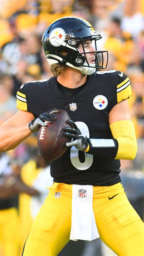 Download Pittsburgh Steelers Quarterback Preparation Wallpaper