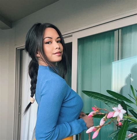 Scarlett Alexis Age Career Net Worth Height Education