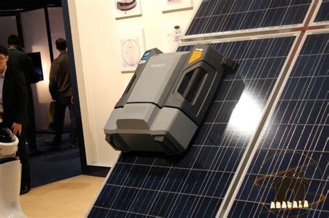 Ecovacs Robotics Présente Raybot Le Robot Laveur De Panneaux Solaires