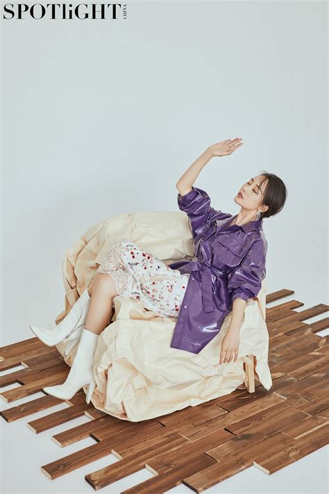 China Entertainment News Li Chun Poses For Photo Shoot
