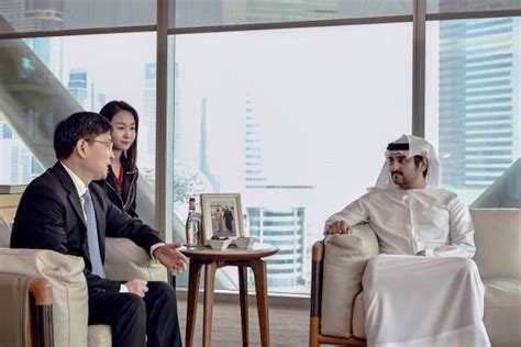 Maktoum Bin Mohammed Meets With Ren Deqi Chairman Of Chinas Bank Of Communications