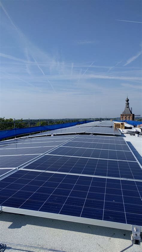 Zonnepanelen Op Rond Dak Bitumen Dakbedekking Dakankers Project