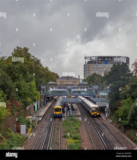 Denmark Hill Railway Station London Uk Southeastern Class 465 Train