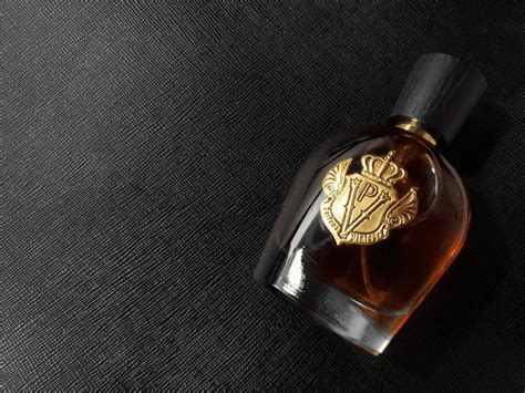 Damien Stammers Tiến Perfume