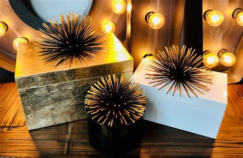 Choice Of Gorgeous Round Box With Metal Sea Urchin Decoration In Mother