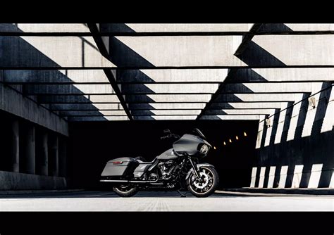 Harley Davidson Touring Road Glide St 2022 Vs Harley Davidson Touring