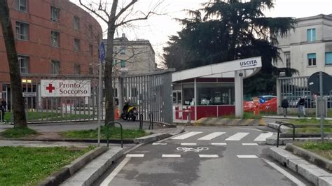 Un Giovane Accoltellato A Milano Unaggressione A Scopo Di Rapina