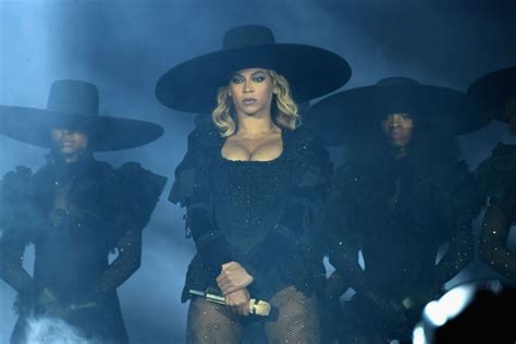 Check Out Beyonces Best Stage Performance Outfits Of All Time Foxy