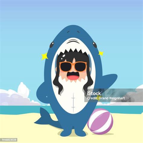 검은 선글라스와 상어 의상 캐릭터를 입고 해변 배경에 고립된 어린 소녀 상어 의상 캐릭터 이모티콘 그림을 입고 어린 소녀 감정에