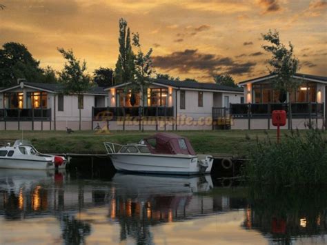 Riverside Caravan Park , Stratford Upon Avon Campsites, Warwickshire