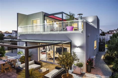 Vaux Maison Darchitecte à étage Avec Patios Et Terrasse