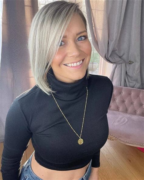 Suzanne Shaw Scrolller
