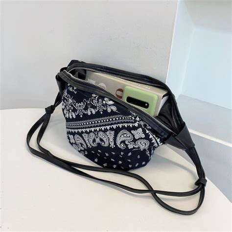 리솜 2col 에스닉 가벼운 페이즐리 반달크로스백 데일리 하프문 페이즐리에코백 천 여름가방 위시버킷