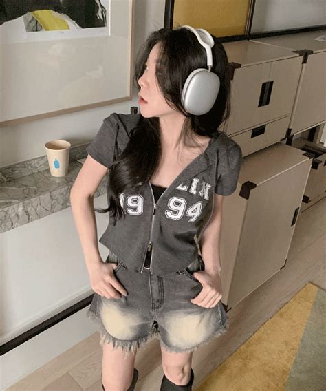 실트 투웨이 후드 집업 반팔ver 4 Color 봄신상프린팅후드집업투웨이후드집업크롭투웨이집업크롭후드집업프린팅크롭집업반팔후드집업반팔크롭집업영문프린팅집업