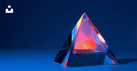 삼각형 빨간색과 파란색 삼각형 그림 사진 Unsplash의 무료 레이지 크릭 스튜디오 이미지