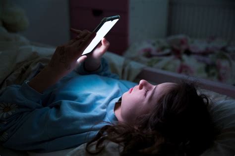 Kind und Handy: Tipps für den Umgang mit dem ersten Smartphone